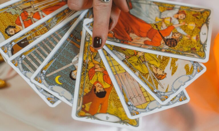 Bài Tarot là gì? Bộ bài Tarot chuẩn có bao nhiêu lá? - Tarot Breaker